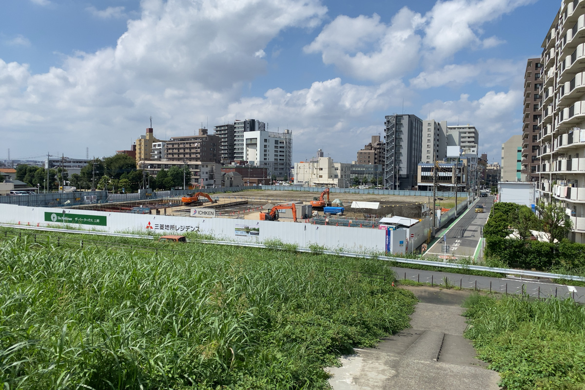 ワオシティ三郷跡地に建設が決まった「ザ・パークハウス三郷」の状況を見てきたよ、西側は動きがないけど別の建物が建つのかな？ - 三郷ぐらし - 埼玉県三郷市の地域情報ブログ